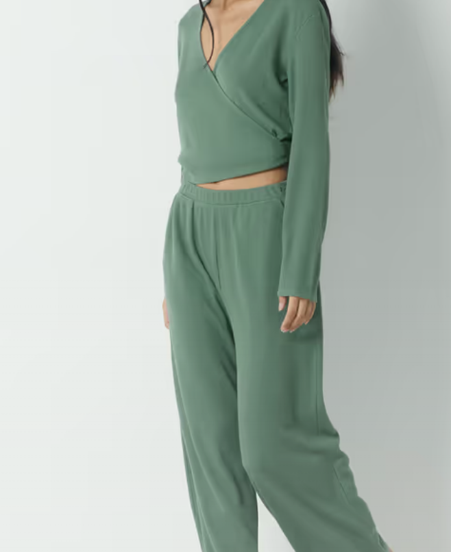 5 Tenues Festives pour Éblouir à Noël : Chic, Cosy et Plus