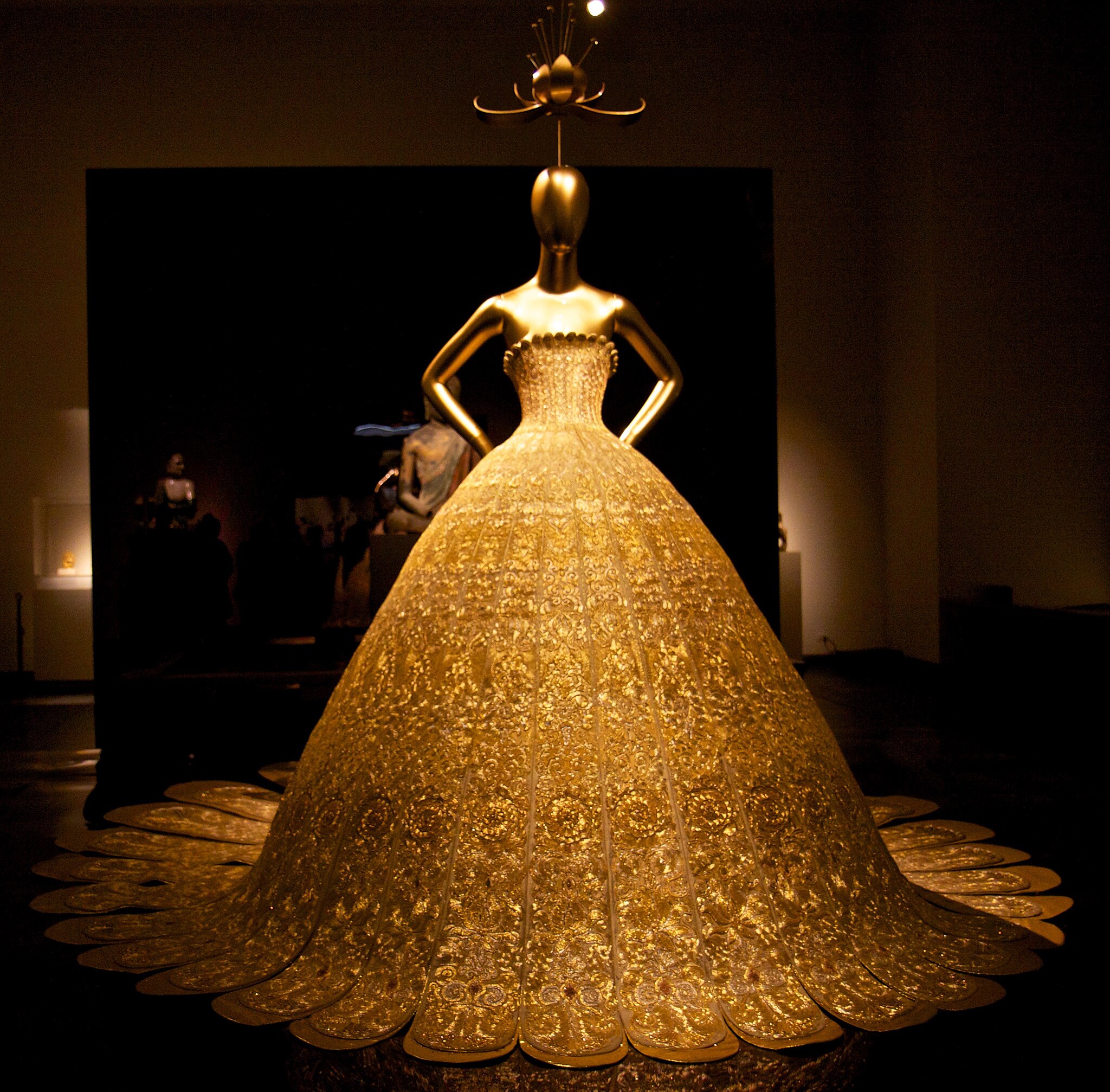 Guo Pei : Révolution et Élégance dans la Haute Couture Chinoise